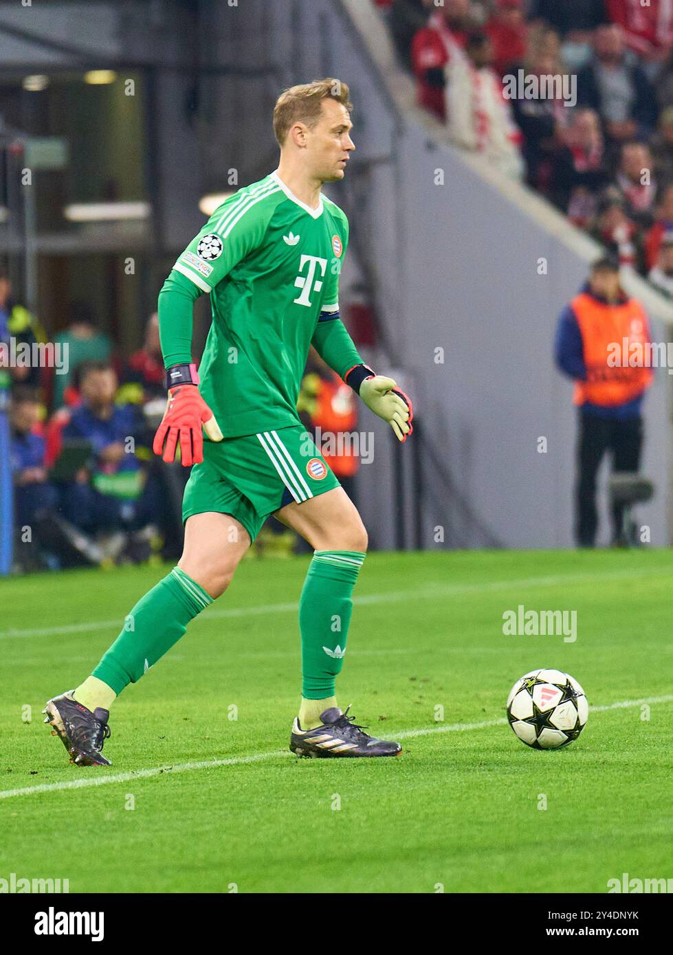 Manuel NEUER, goalkeeper FCB 1 in the group league match FC BAYERN ...