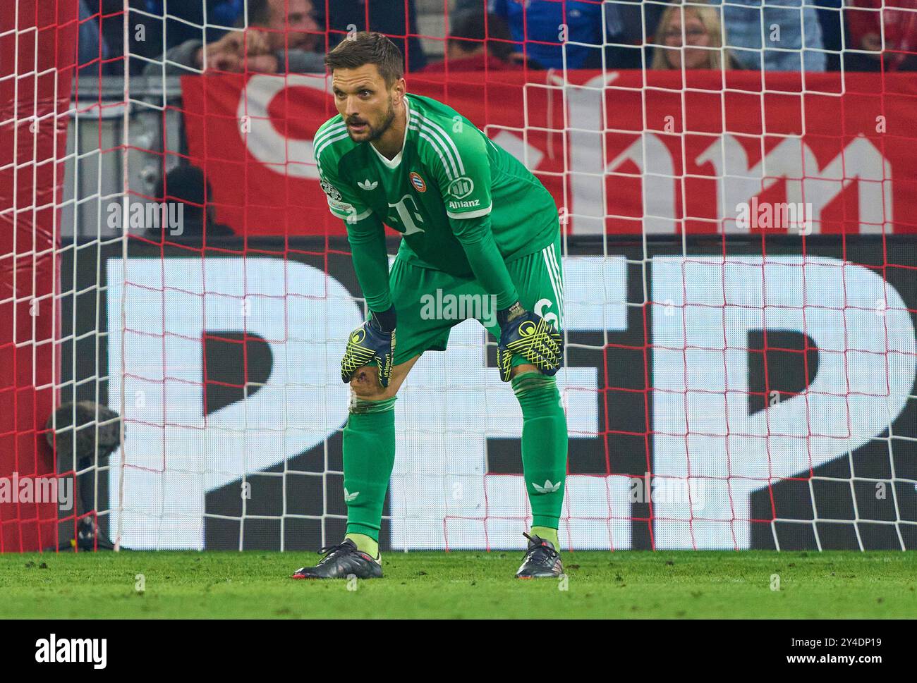 Sven ULREICH, FCB 26 goalkeeper, sad after 3-2 goal in the group league ...