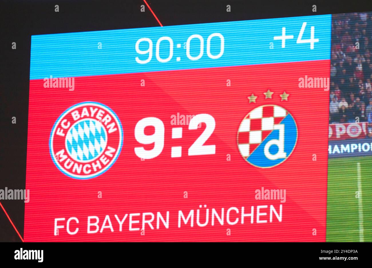 Anzeige Leon GORETZKA, FCB 8 celebrates his goal, happy, laugh ...
