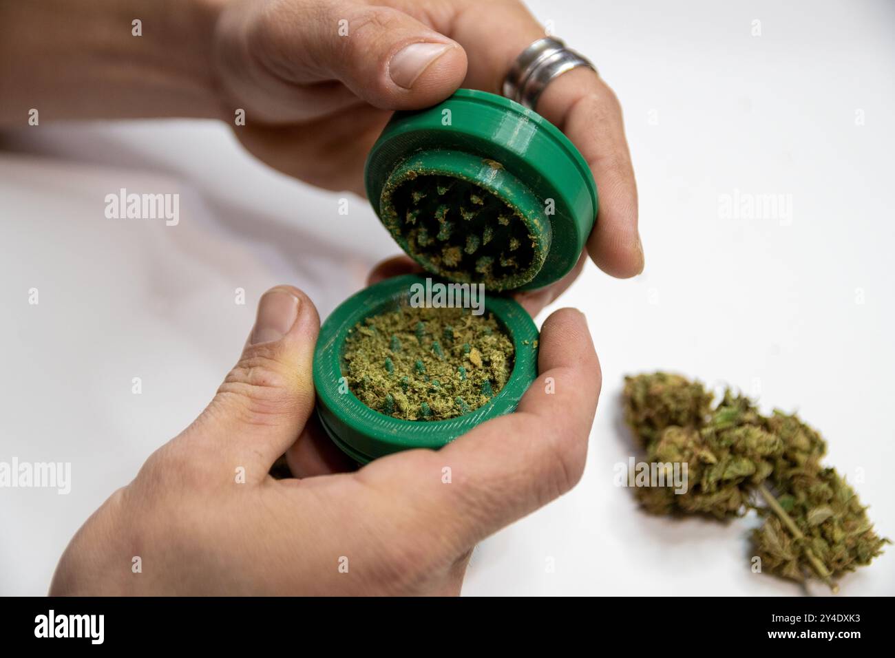 Ground cannabis, to roll a marijuana joint Stock Photo - Alamy