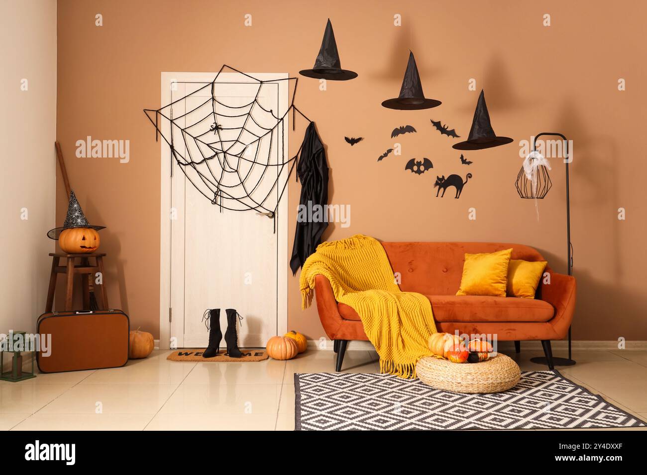 Witch house entrance hi-res stock photography and images - Alamy