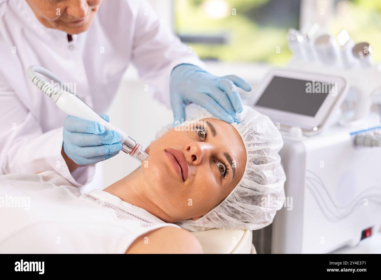 Facial hydration hi-res stock photography and images - Alamy