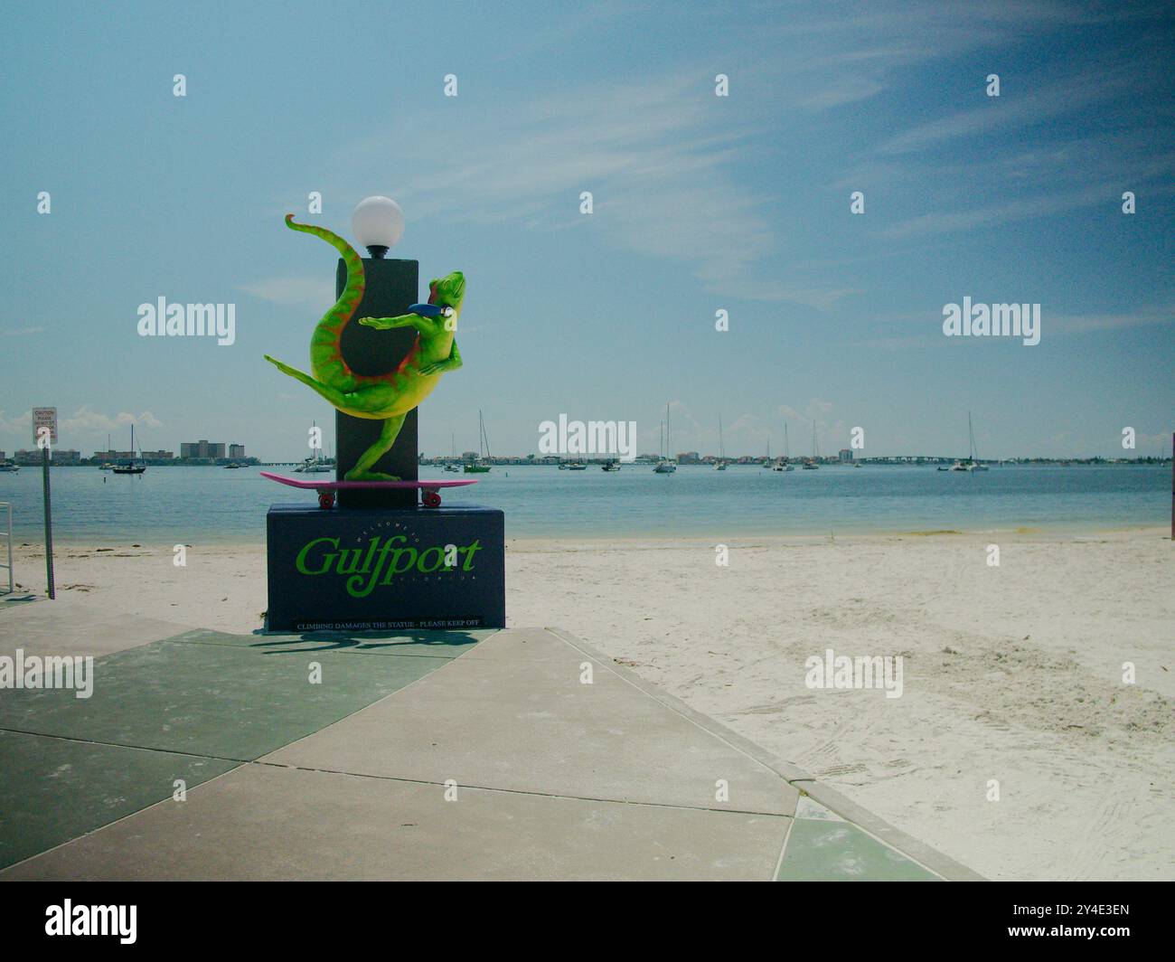 Gecko statue hi-res stock photography and images - Alamy