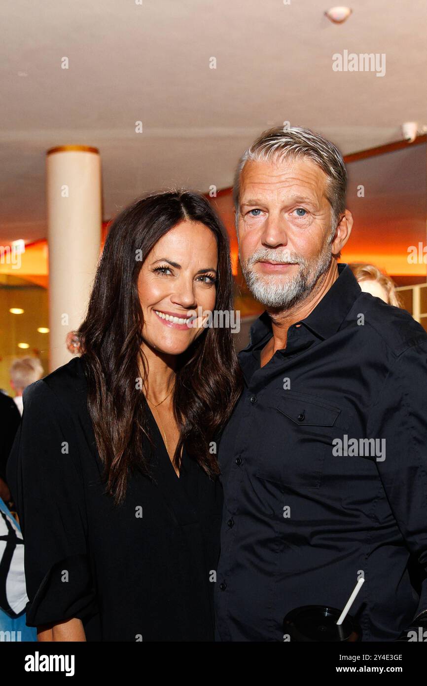 Premiere - Broke. Alone. - A kinky Love Story Bettina Zimmermann und ...