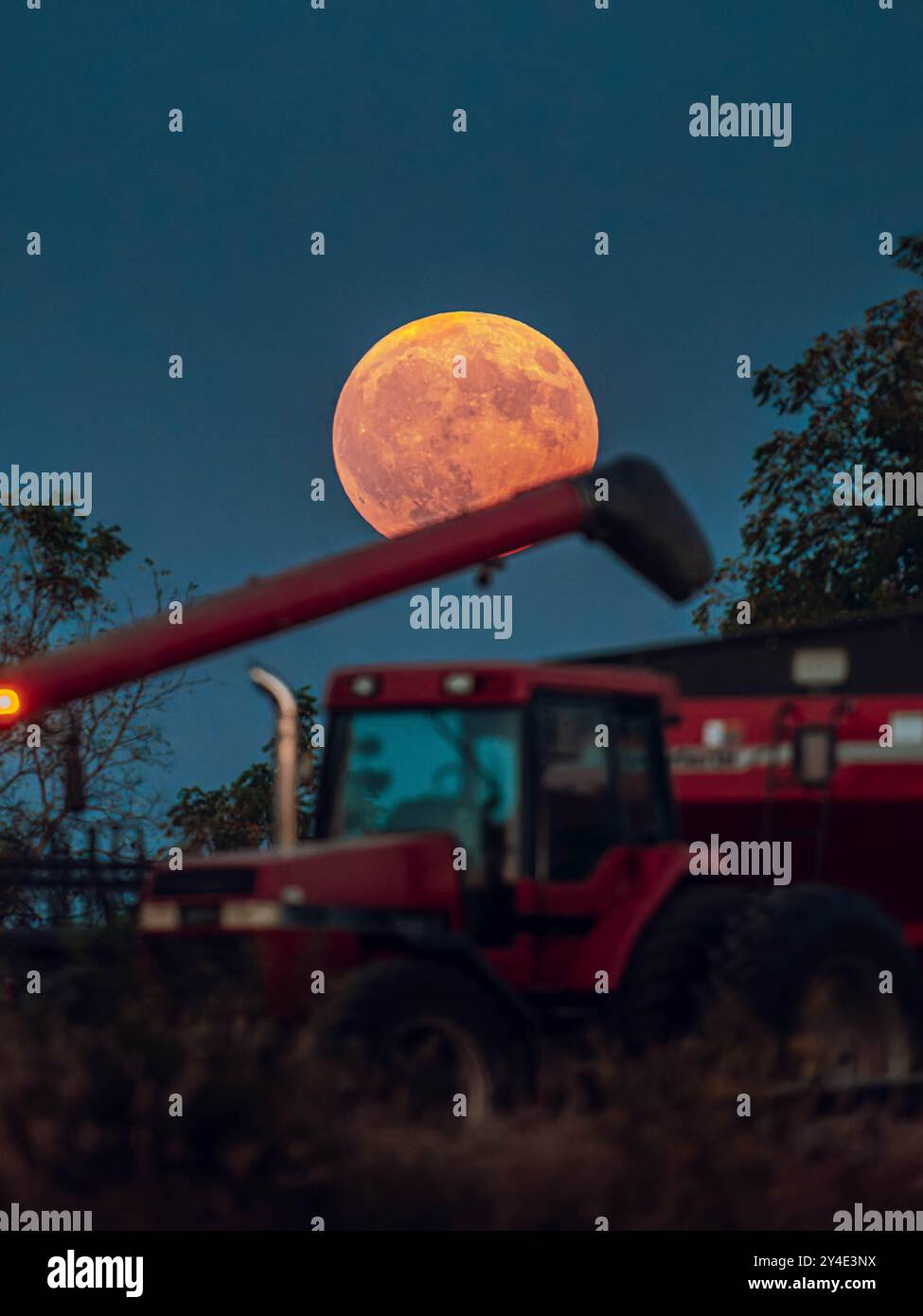 Monroe, Wisconsin, USA. 17th Sep, 2024. A Super Moon rises over a ...