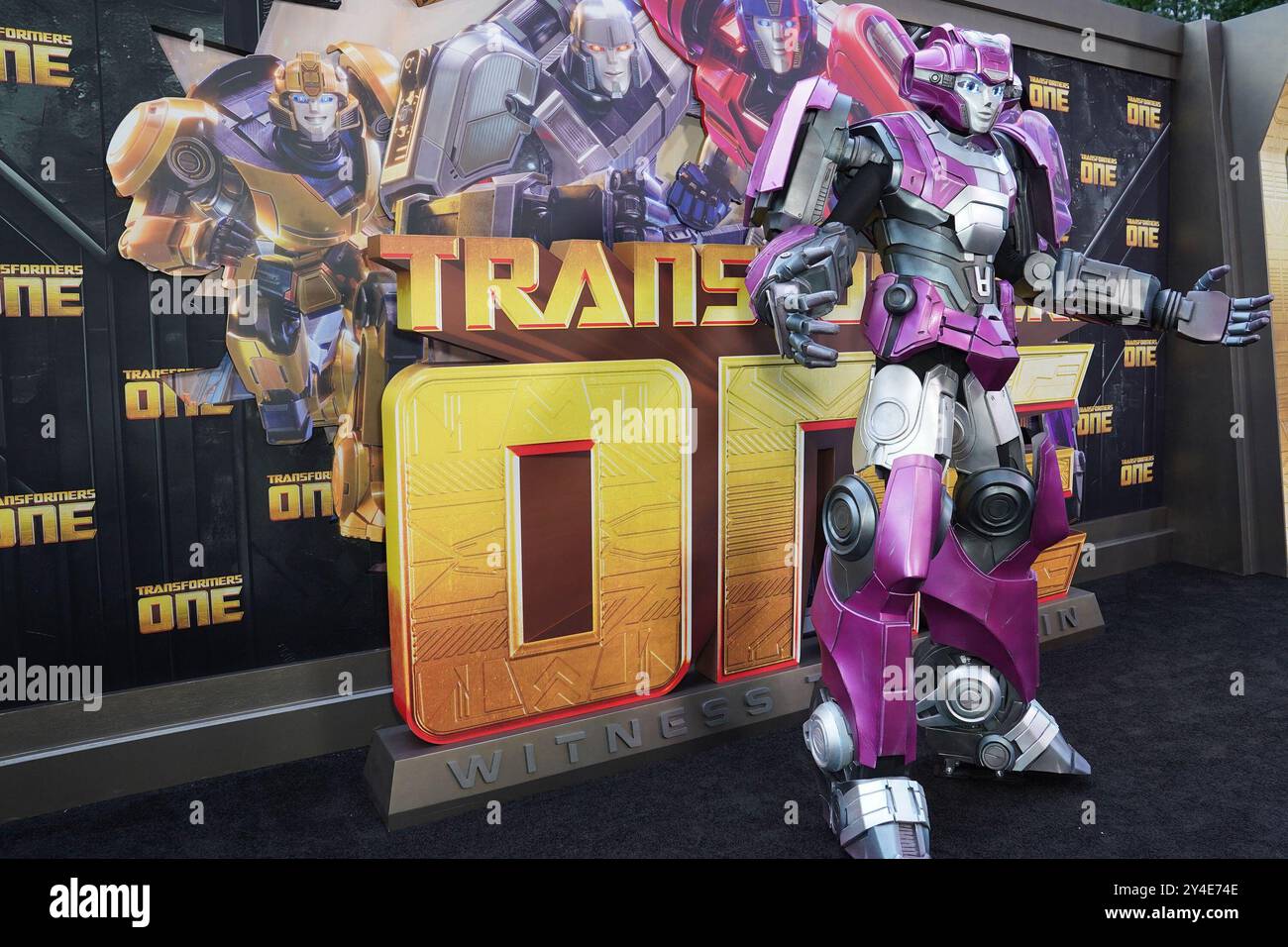 Shockwave transformer hi-res stock photography and images - Alamy