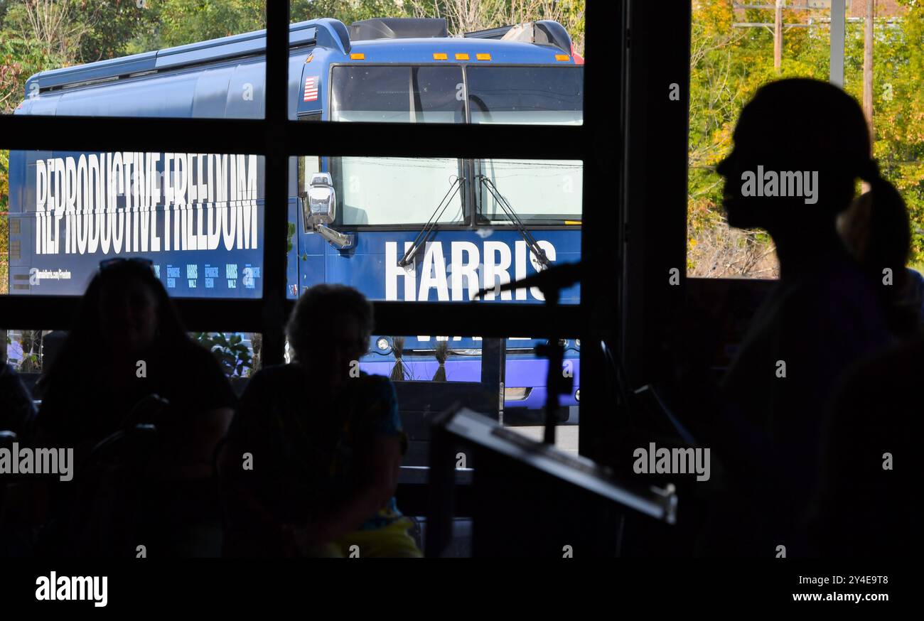Scranton, United States. 17th Sep, 2024. A bus tour for Reproductive ...