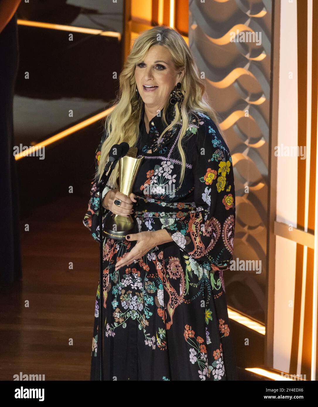 Trisha Yearwood receives the ACM Icon award at the 17th Academy Of ...