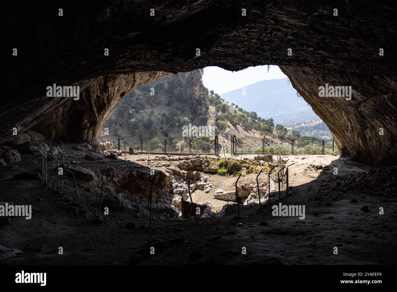 Shanidar cave in the kurdistan hi-res stock photography and images - Alamy