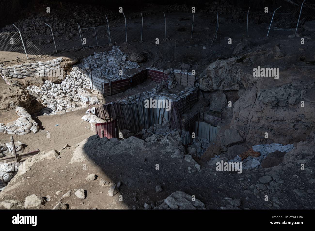 Shanidar cave in the kurdistan hi-res stock photography and images - Alamy