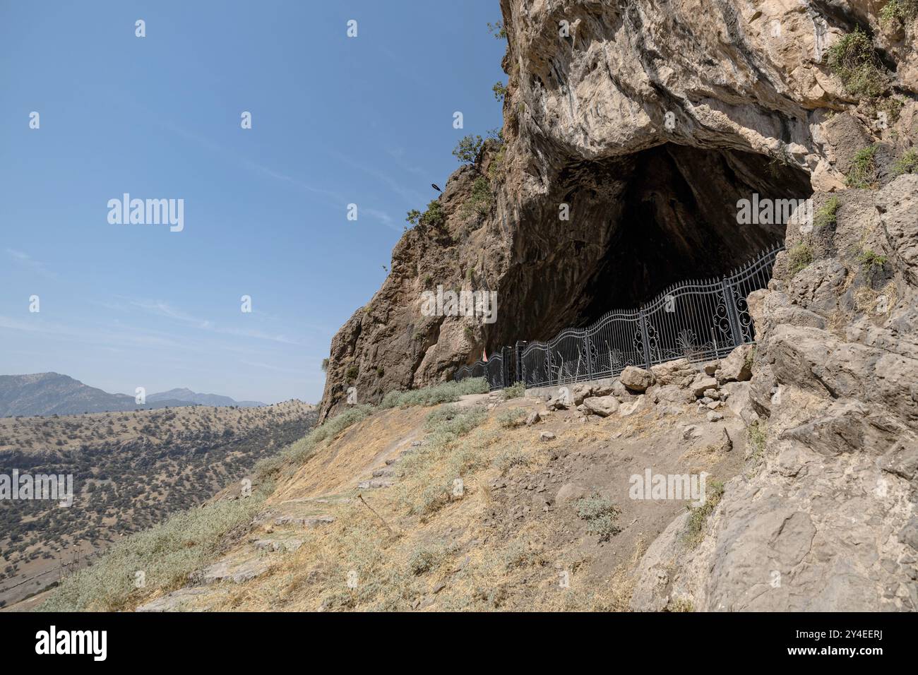 Shanidar cave in the kurdistan hi-res stock photography and images - Alamy