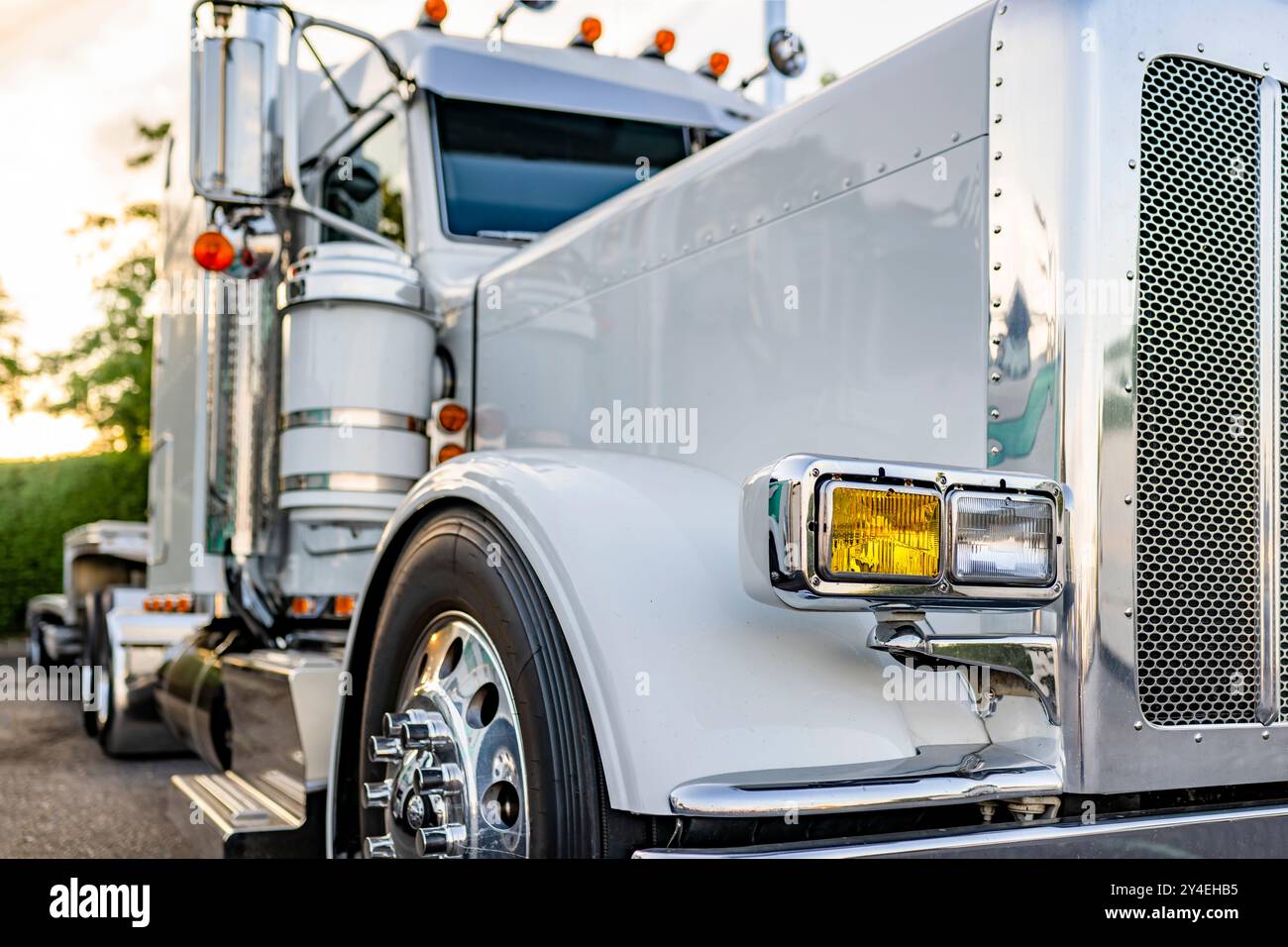 Industrial long hauler carrier big rig semi truck with step deck semi ...