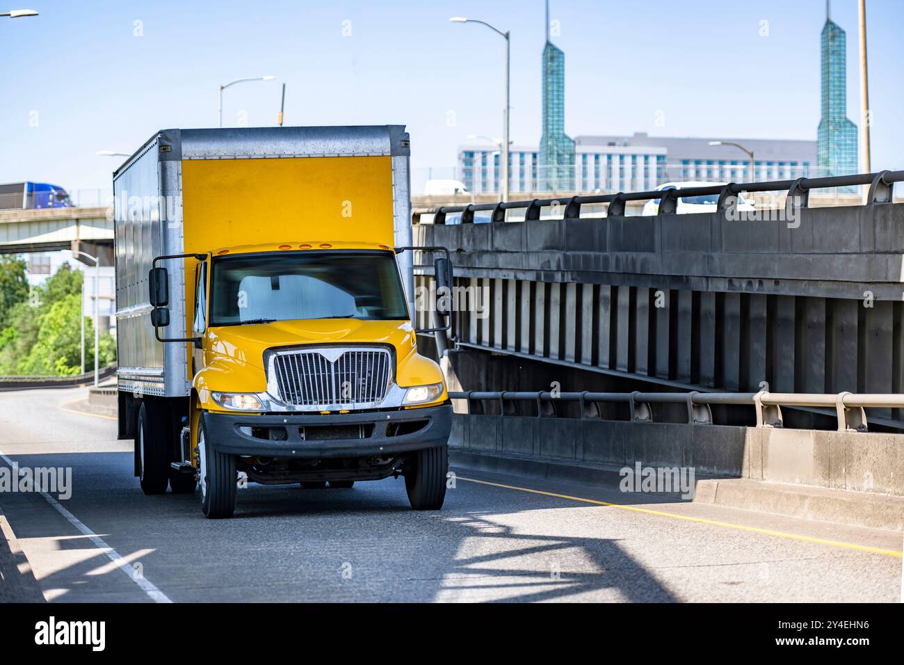 Industrial local carrier middle duty day cab yellow rig semi truck ...