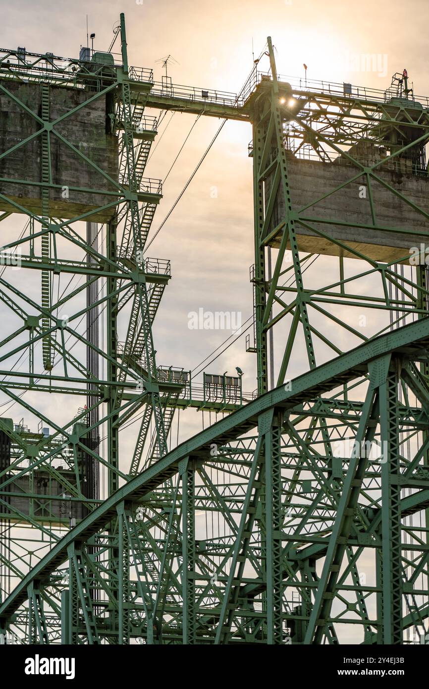 Operated truss arched Interstate Columbia River Bridge across the ...
