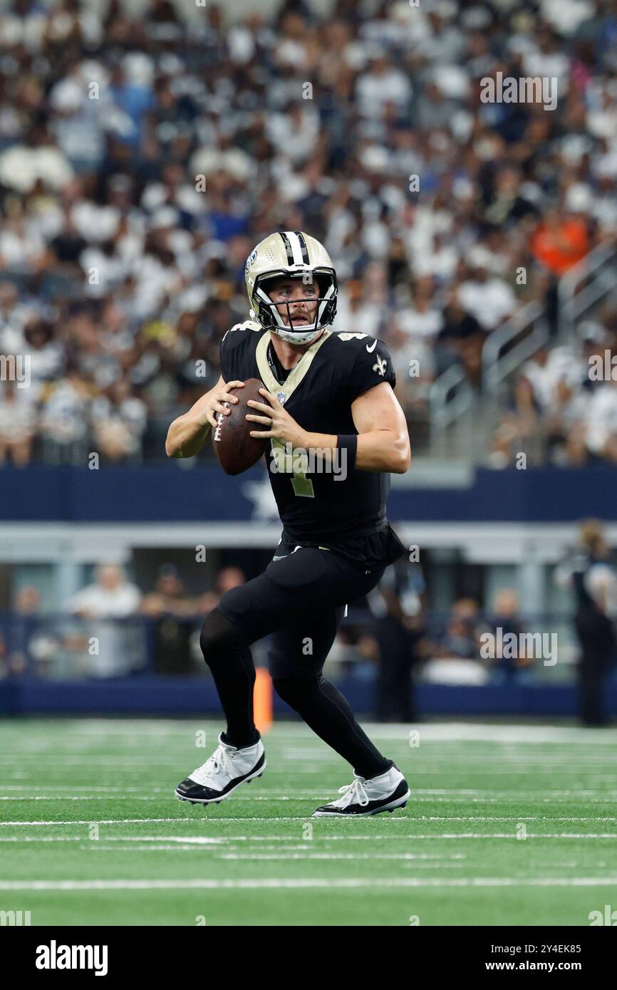 New Orleans Saints quarterback Derek Carr (4) looks to pass during an ...