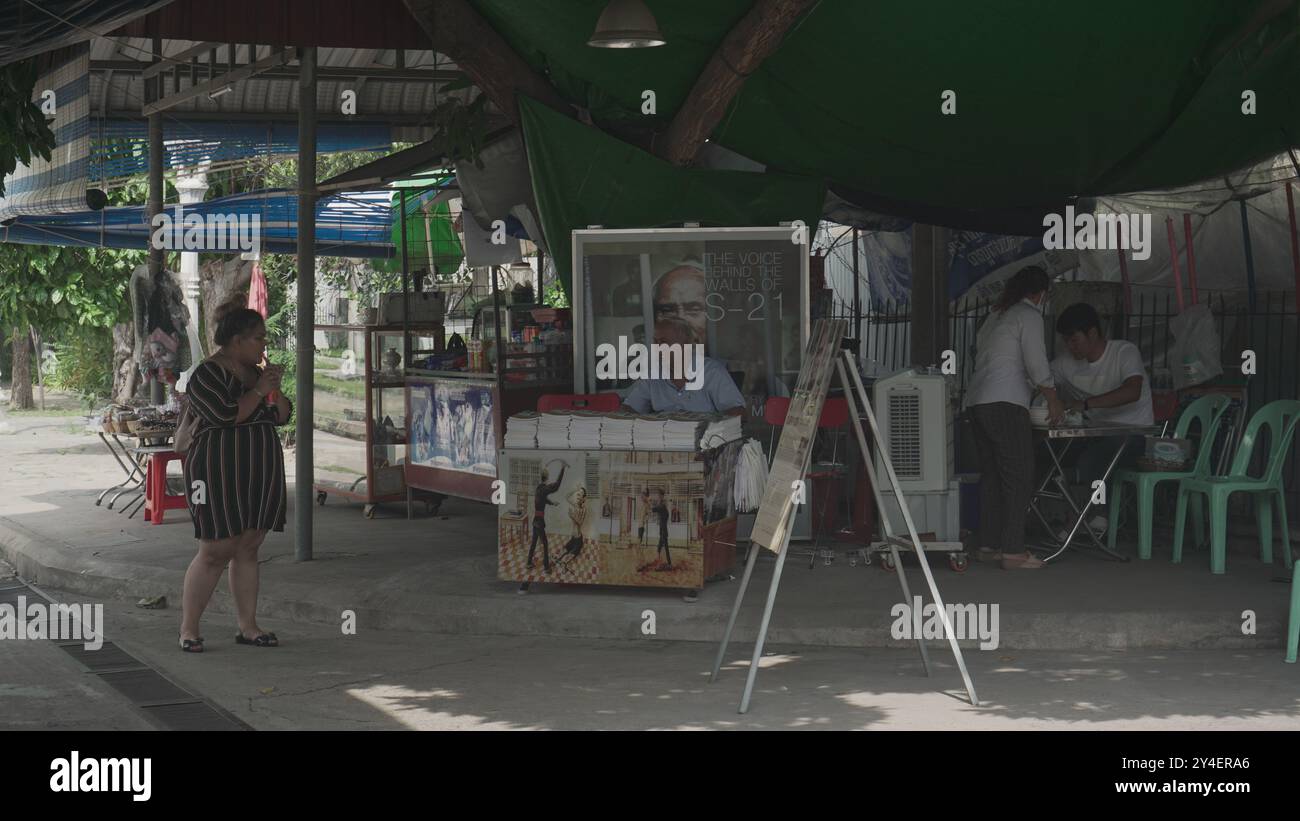 Chum Mey at Tuol Sleng: Survivor and Author Stock Photo - Alamy