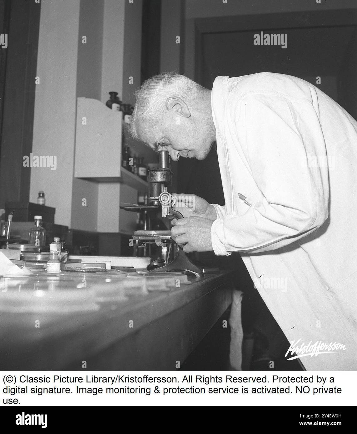 Penicillin antibiotic microscope hi-res stock photography and images ...