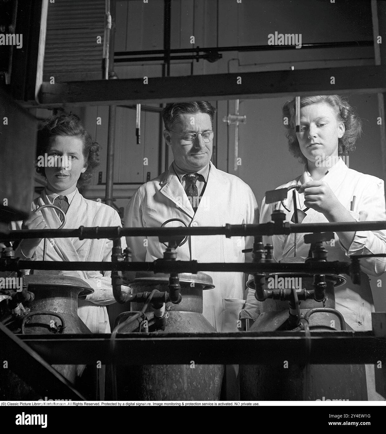 Howard Florey. 1898-1968. Australian pharmacologist who shared the ...