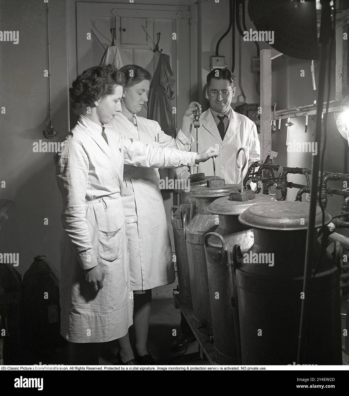 Howard Florey. 1898-1968. Australian pharmacologist who shared the ...