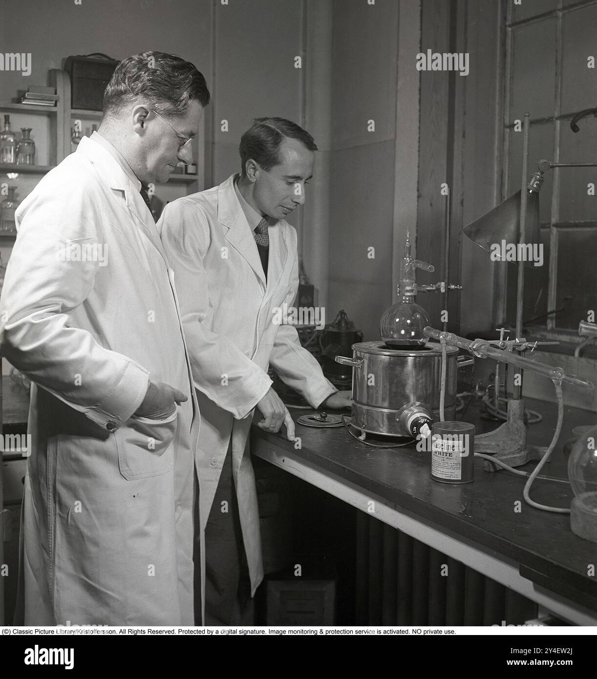 Howard Florey. 1898-1968. Australian pharmacologist who shared the ...