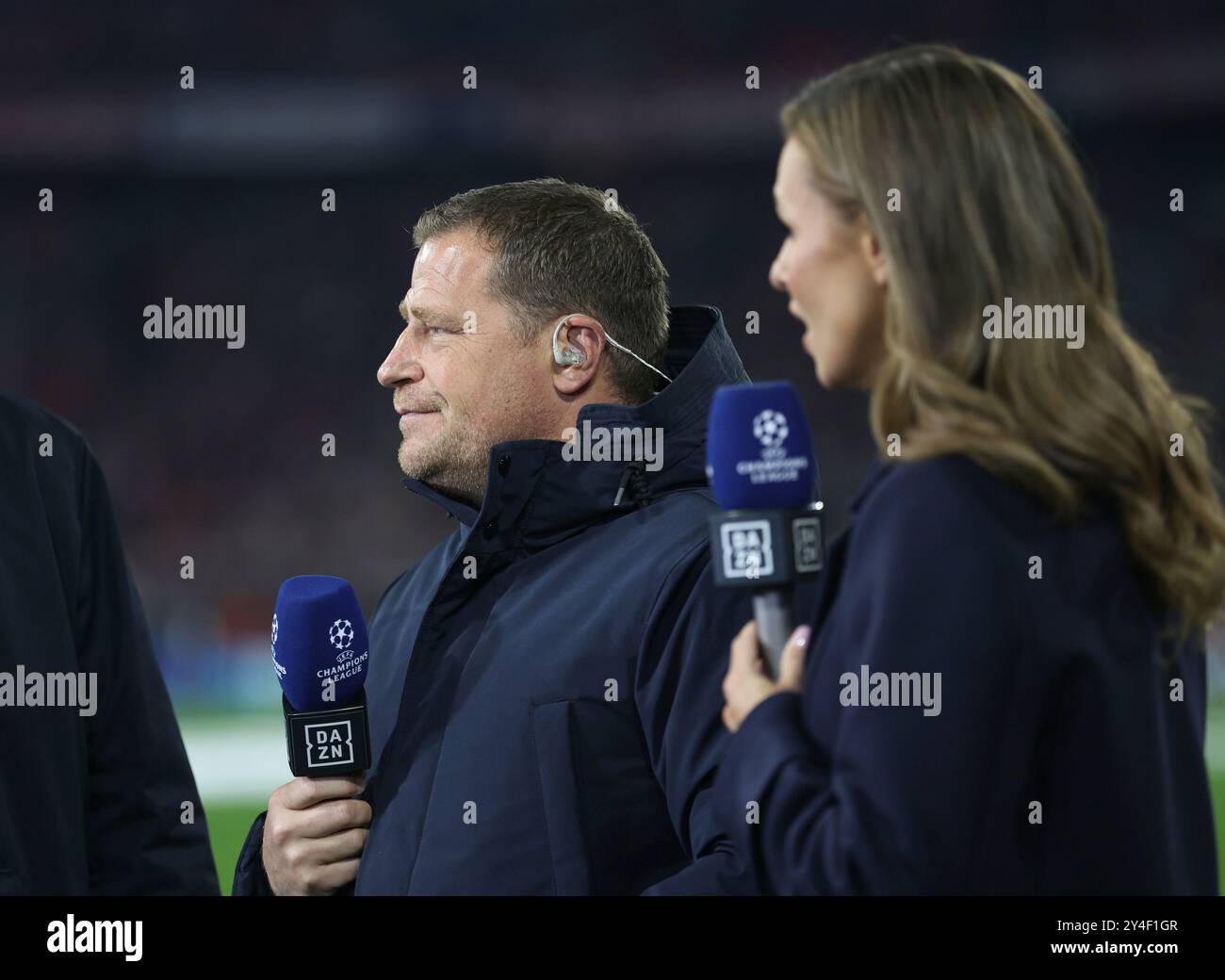 Sportvorstand fc bayern munchen beim interview dazn vor dem hi-res ...