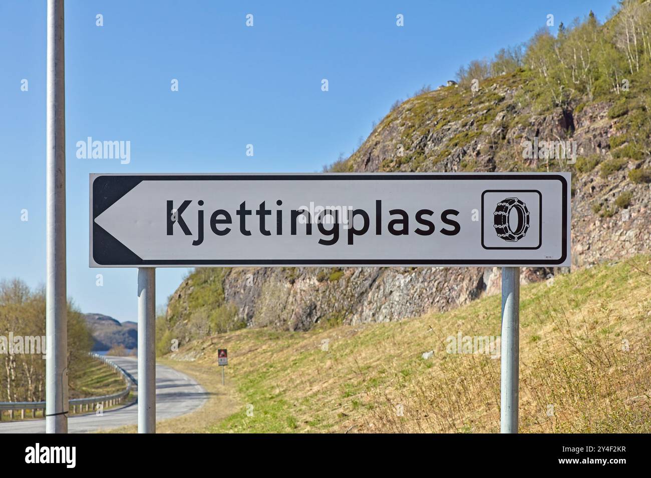 Roadside sign Kjettingplass (chain place/area) is a derailment before ...