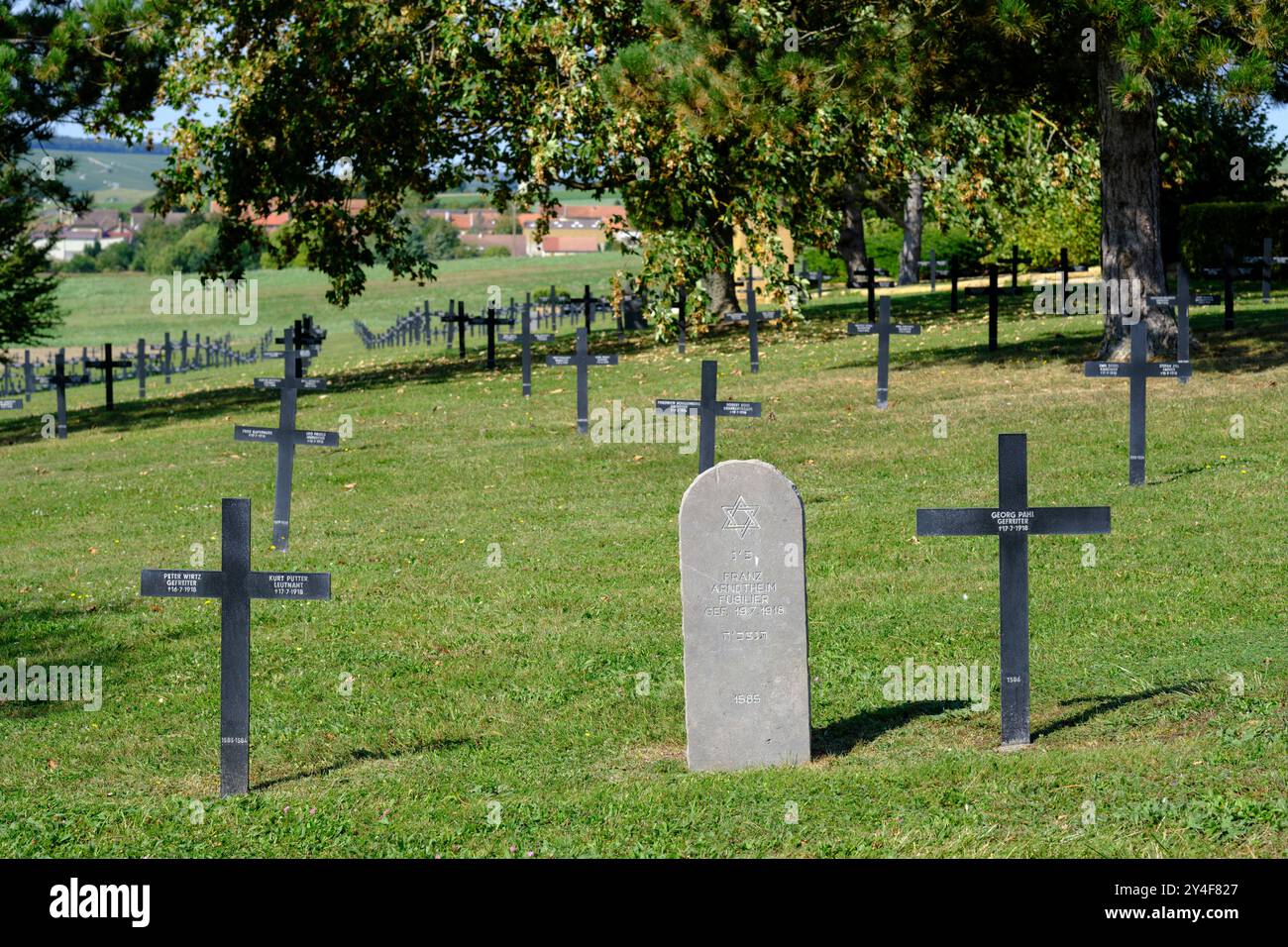 Marfaux (northern France): the German war cemetery (World War I ...