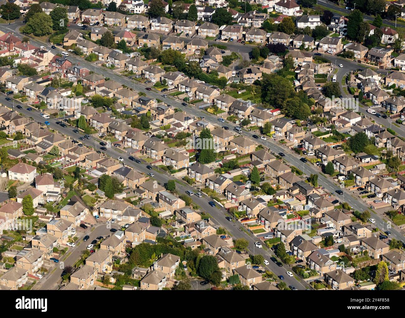 Suburban semi detached detached housing hi-res stock photography and ...