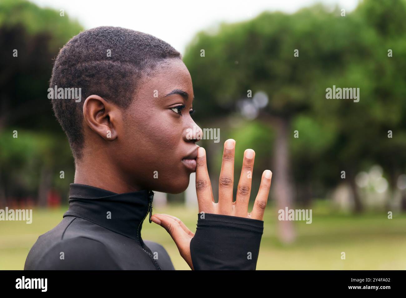Hands young black female hi-res stock photography and images - Alamy