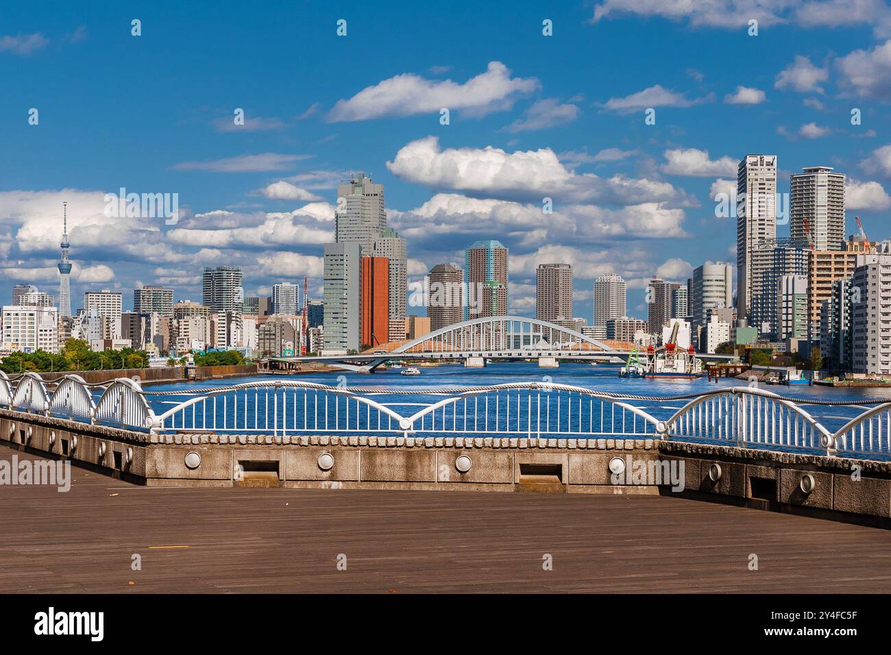 View of Tokyo Bay, Sumida River and Skytree from Takeshiba Pier ...