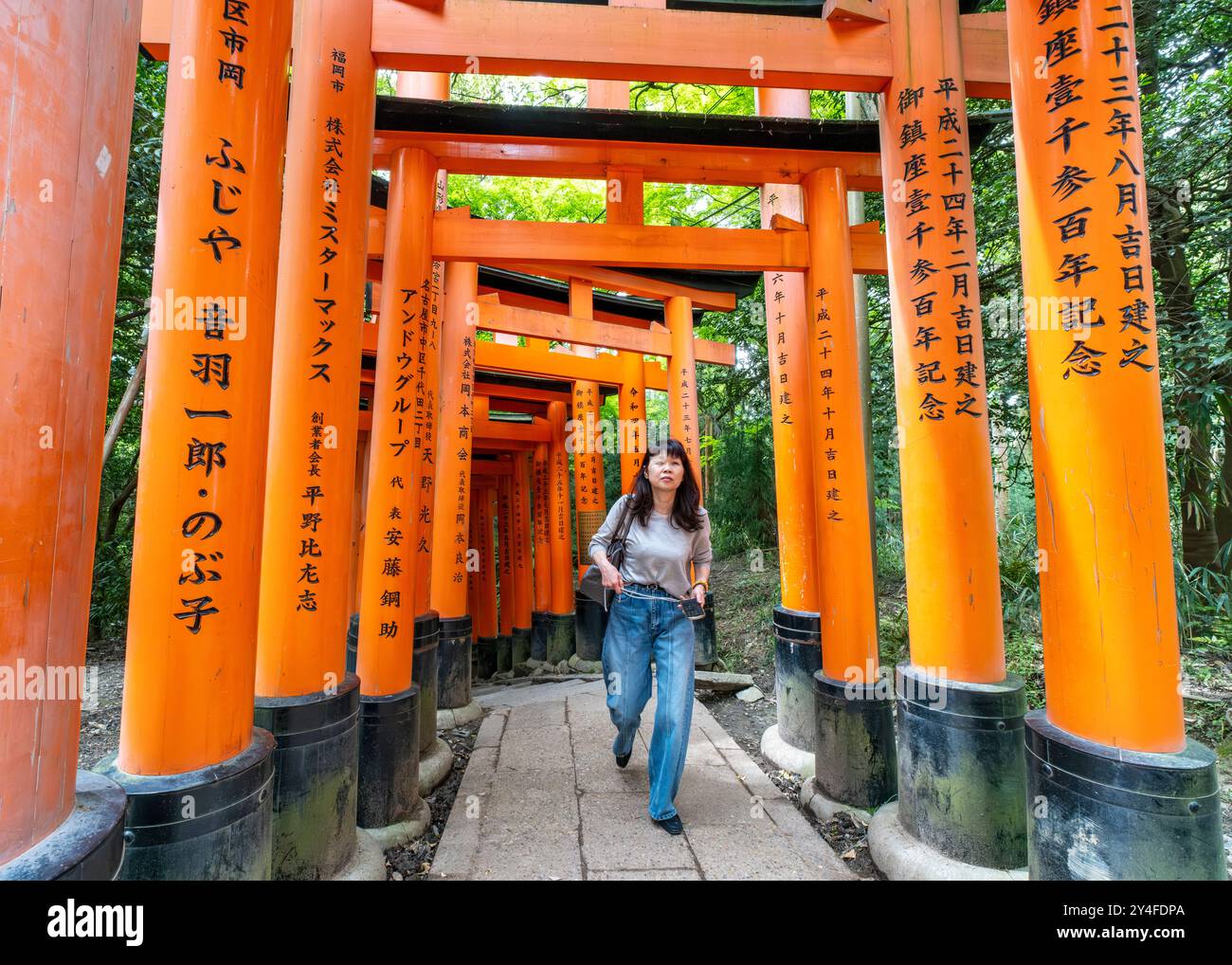 Torii path, Fushimi Inari-Taisha shrine, Kyoto, Japan Stock Photo - Alamy