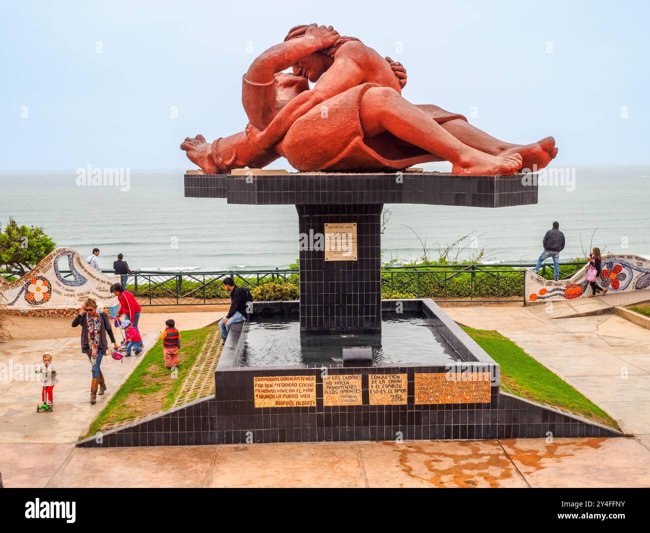 Parque del Amor in Miraflores district - Lima, Peru Stock Photo - Alamy
