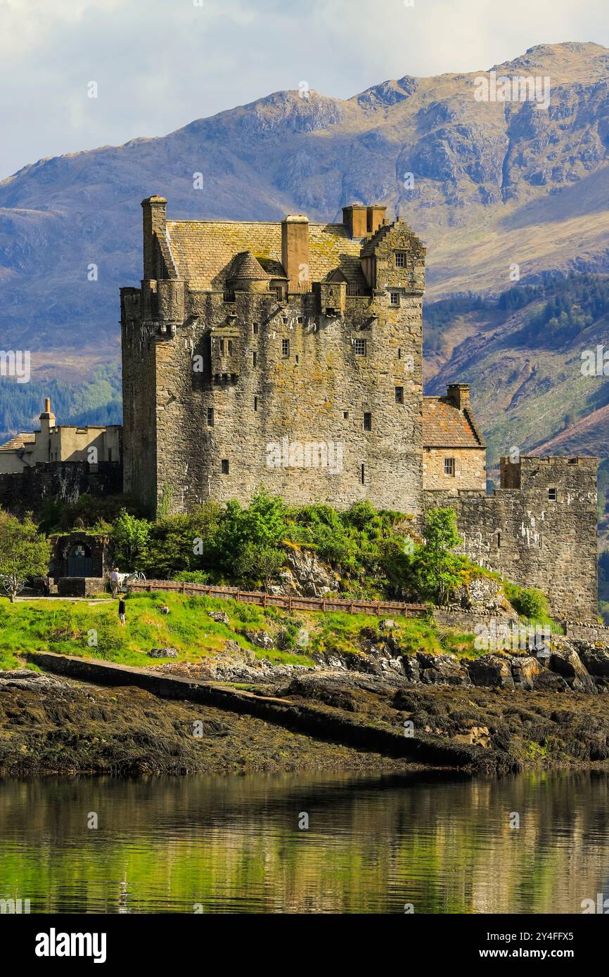 Scenic 13thC Eilean Donan Castle on a tidal island by the Kyle of Loch ...