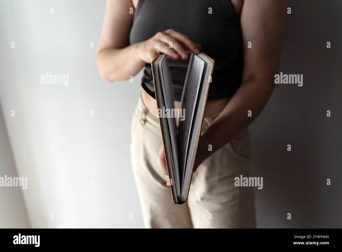Female hands flip through pages hi-res stock photography and images - Alamy