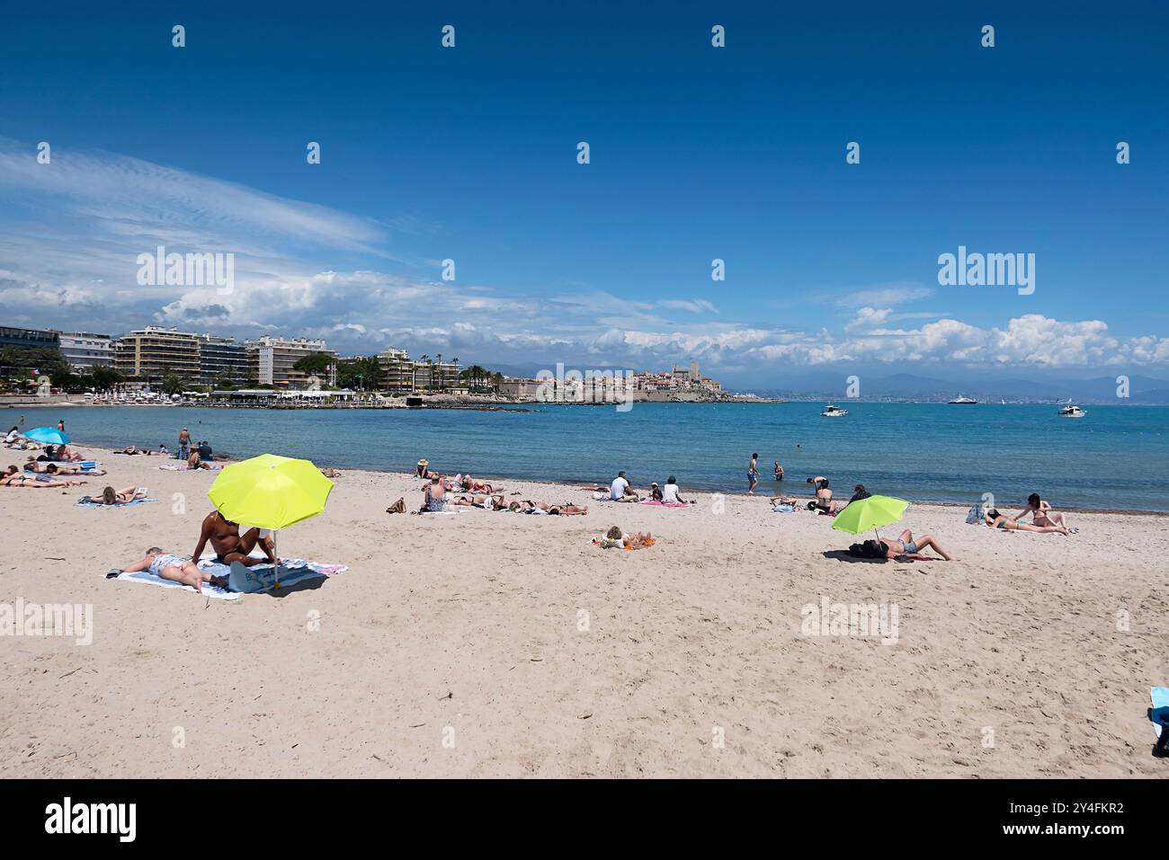 France, Provence-Alpes-Cote d'Azur, Antibes, people sunbathing on Plage ...
