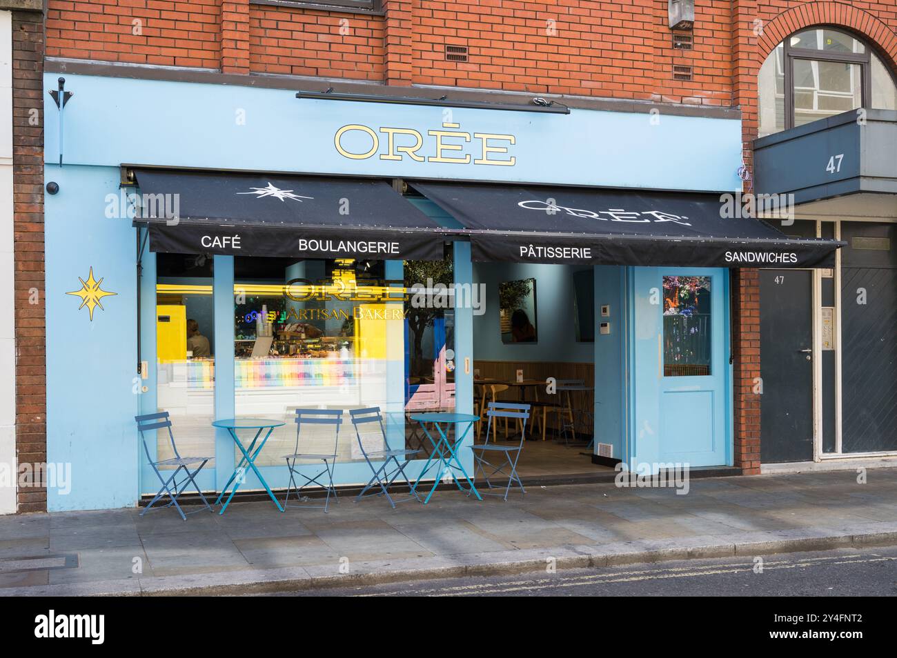 Parisian style boulangerie hi-res stock photography and images - Alamy