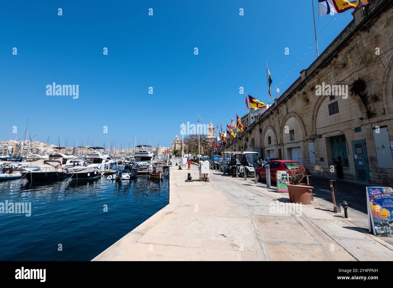 Birgu waterfront and harbour Stock Photo - Alamy