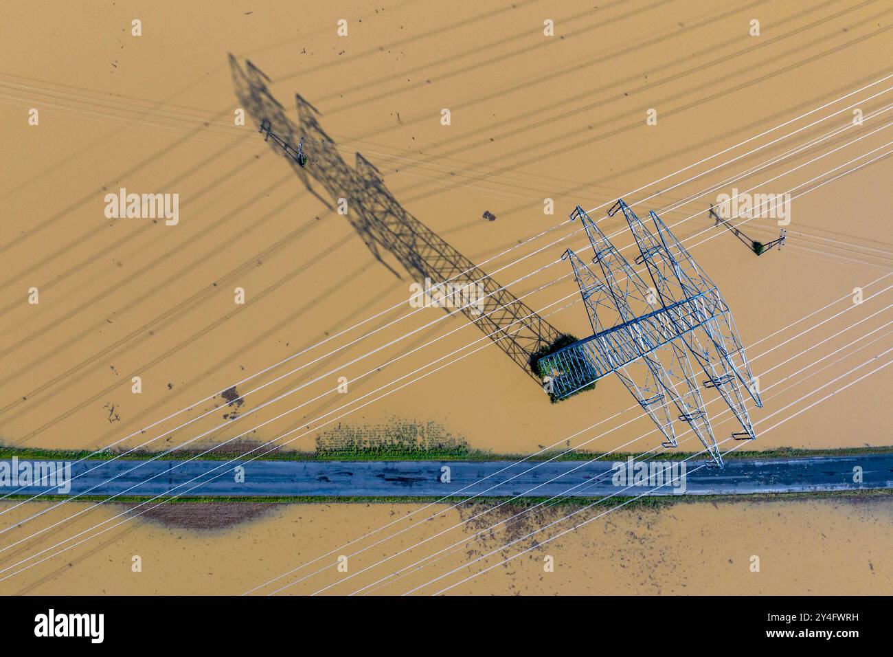 Receding pylon hi-res stock photography and images - Alamy