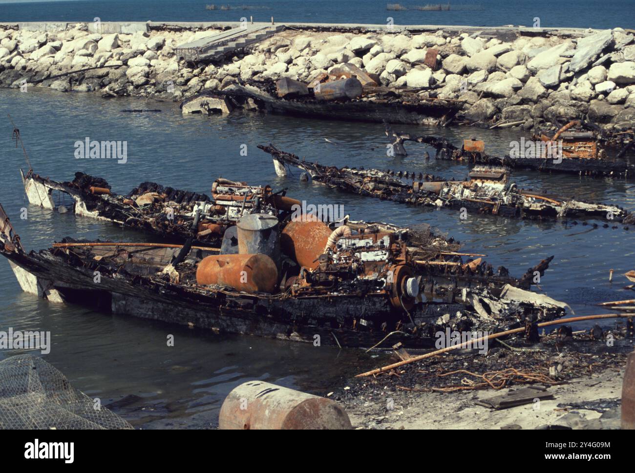 First Gulf War: 8th March 1991 Burned by the fleeing Iraqi Army, Kuwait ...