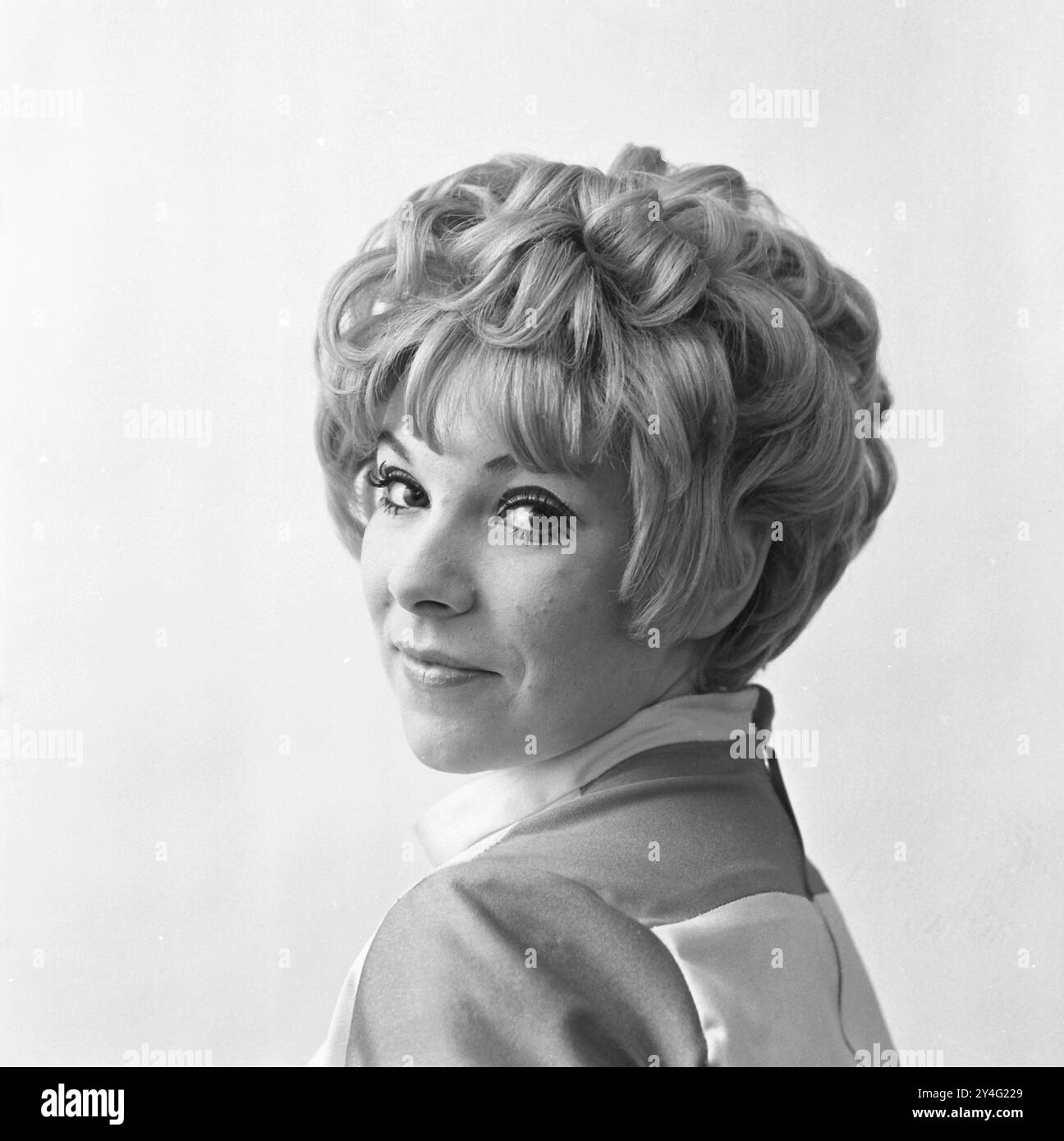 Susie mathis paper dolls hi-res stock photography and images - Alamy