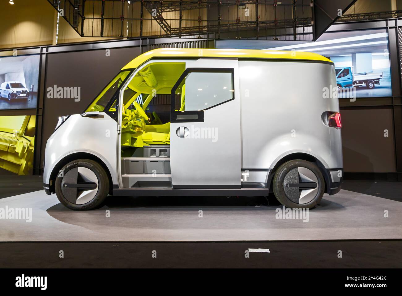 Renault Estafette urban mobility concept van world premiere at the ...