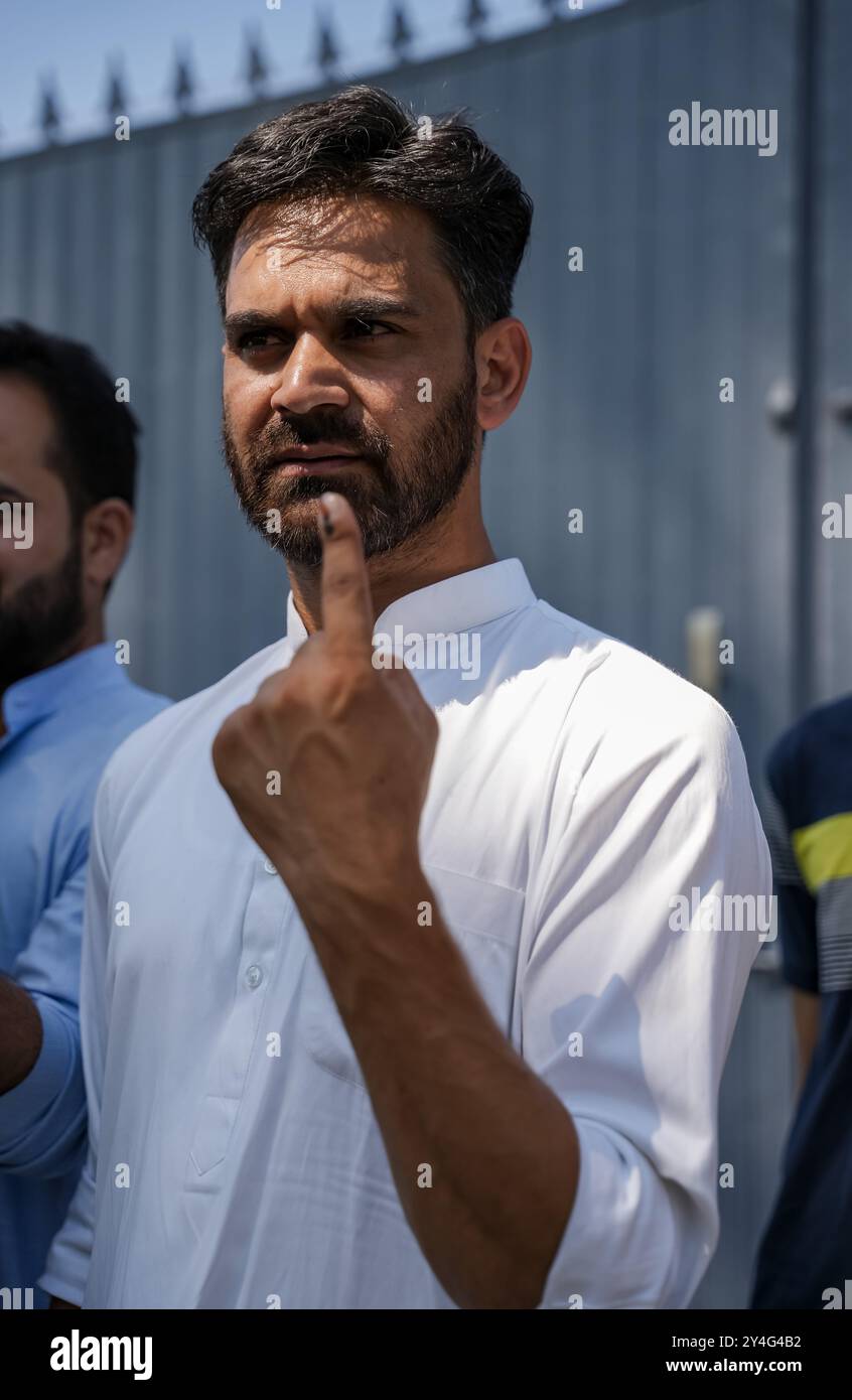 People's Democratic Party leader Waheed Para display his ink-marked ...