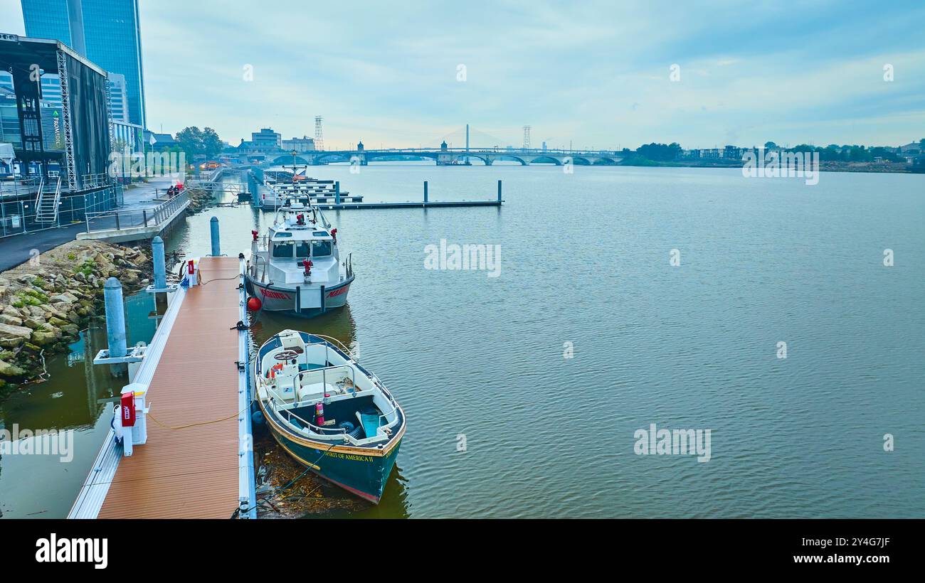 Aerial View of Toledo Waterfront Boats and Skyline at Eye Level Stock ...
