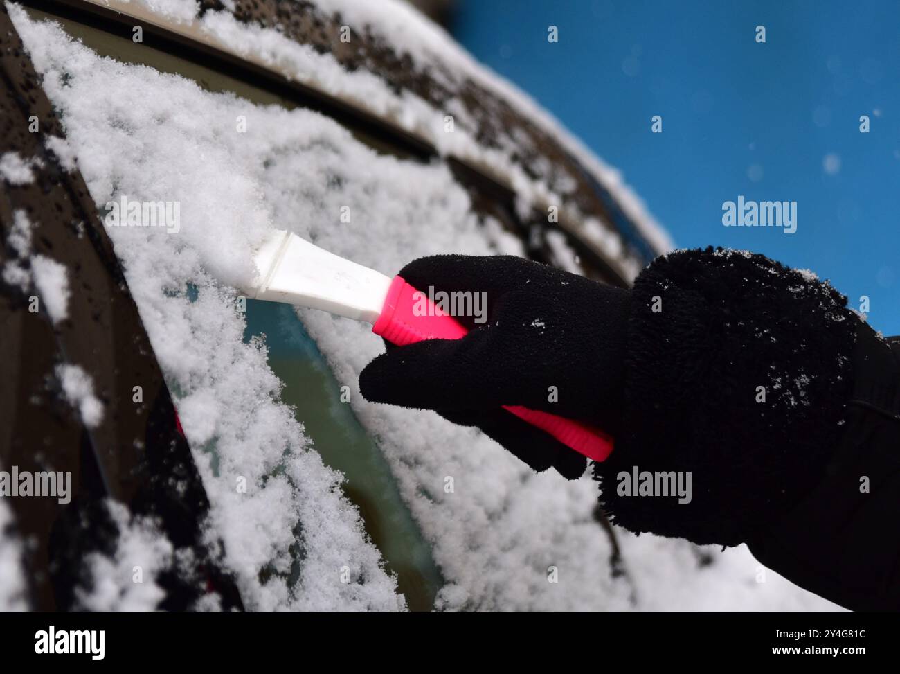 Cleaning snow from car window. Removing snow from windshield Stock ...