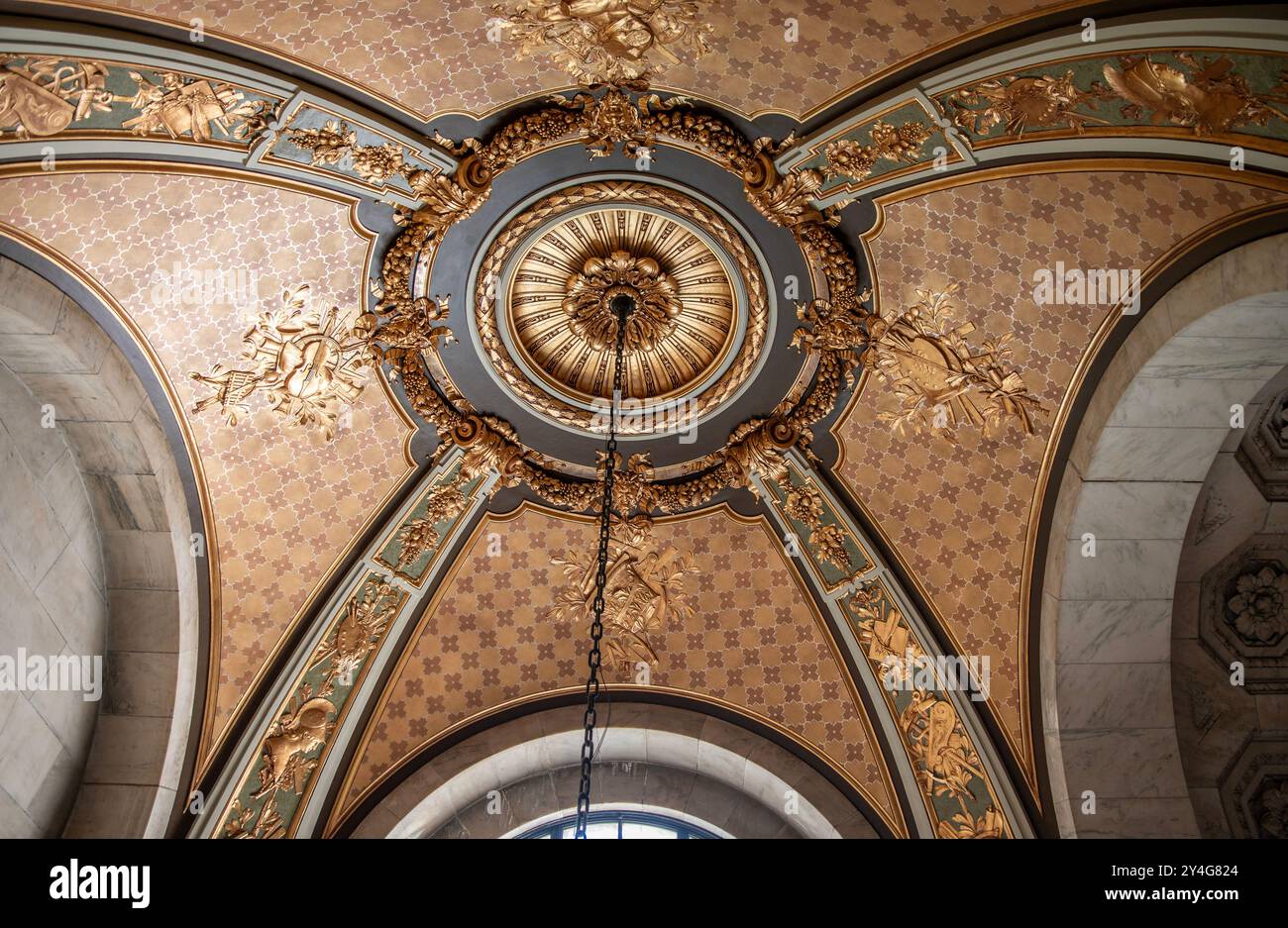 Interior of vintage library architecture in New York Stock Photo - Alamy