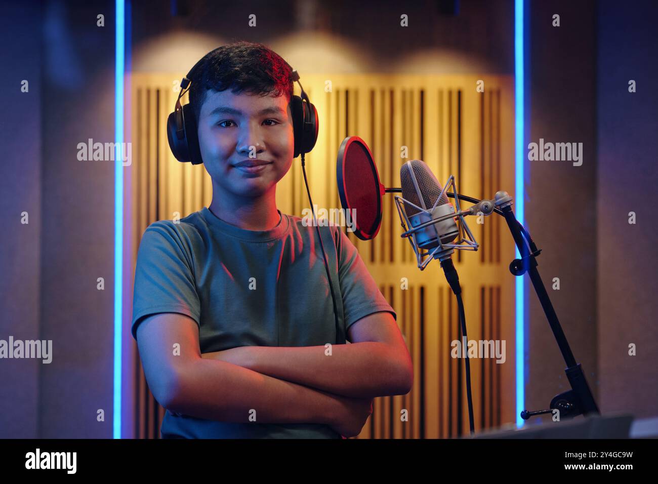 Recording microphone teen hi-res stock photography and images - Alamy