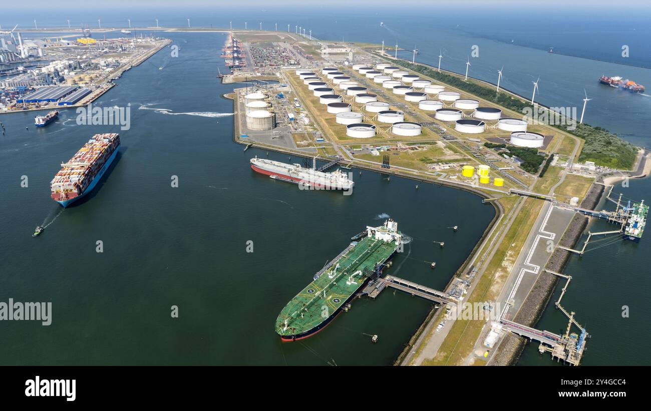 Cargo ship in the Port of Rotterdam at the LNG terminal. The tanker is ...