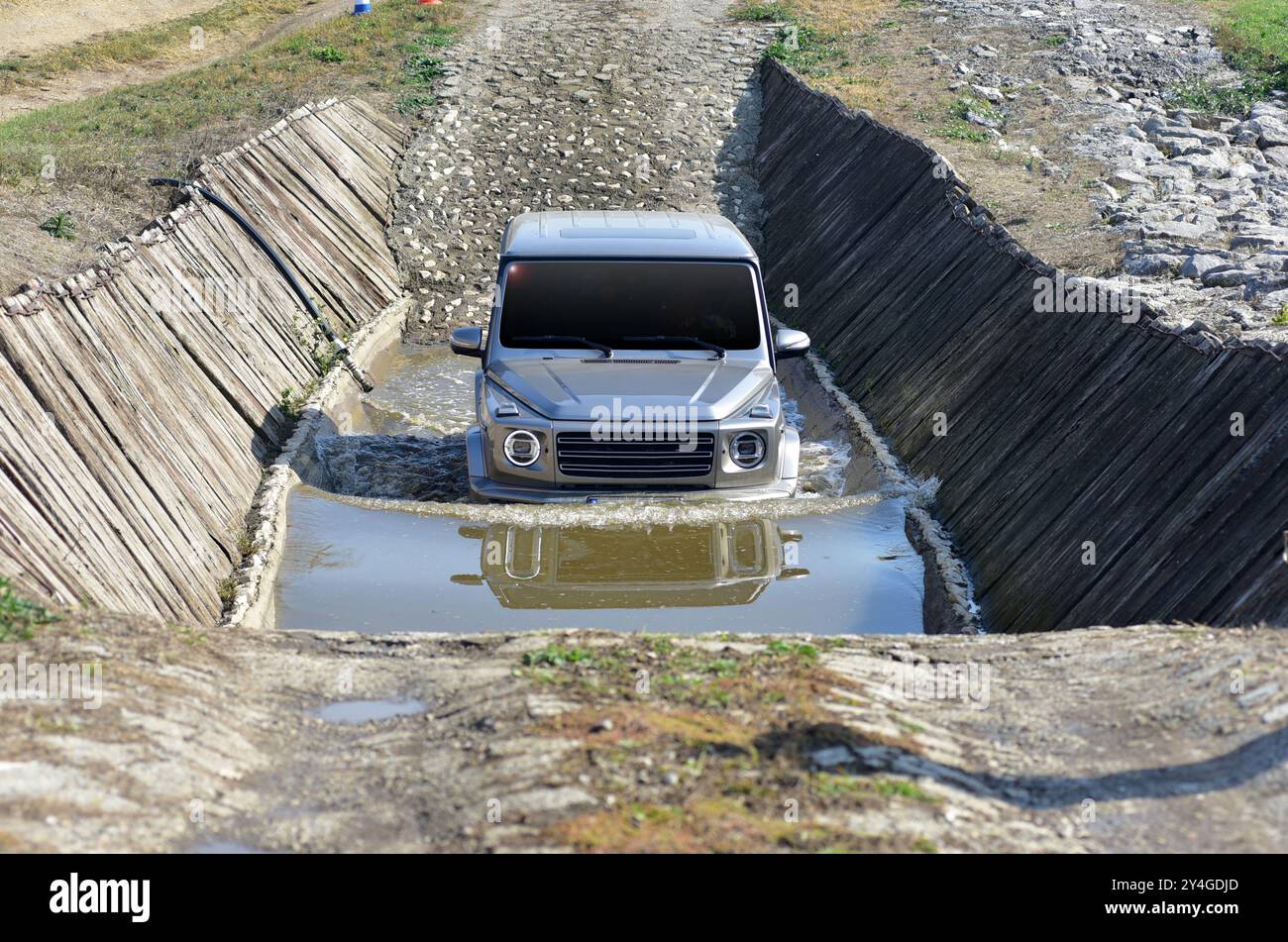 Jeep obstacle hi-res stock photography and images - Alamy