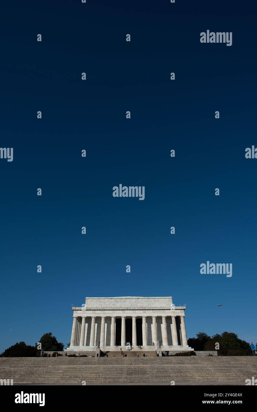 Lincoln Memorial Eastern Facade Washington DC // WASHINGTON DC — A wide ...