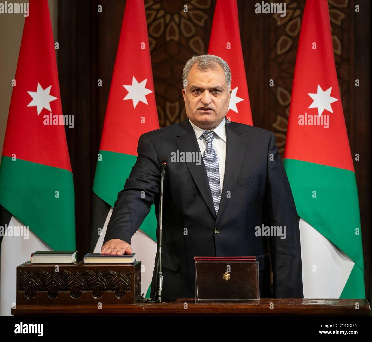 The prime minister and ministers of the new Jordanian government take ...